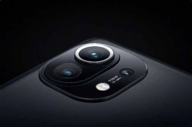 Which Company Will Offer The World's First 200-Megapixel Camera Phone?
